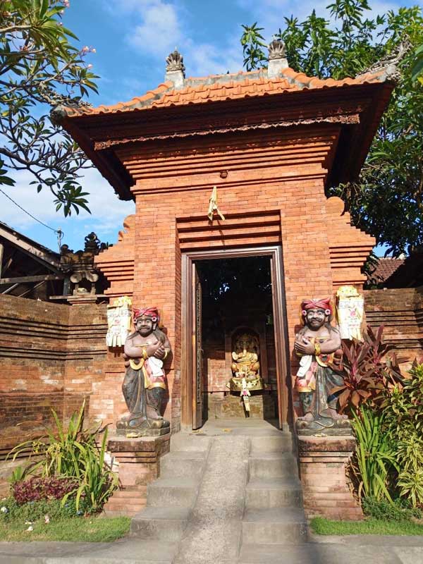 Angkul Angkul Bali
